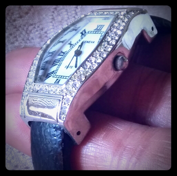 Geneva Elite | Accessories | Vintage Geneva Cz Bezel Hinged Bangle ...